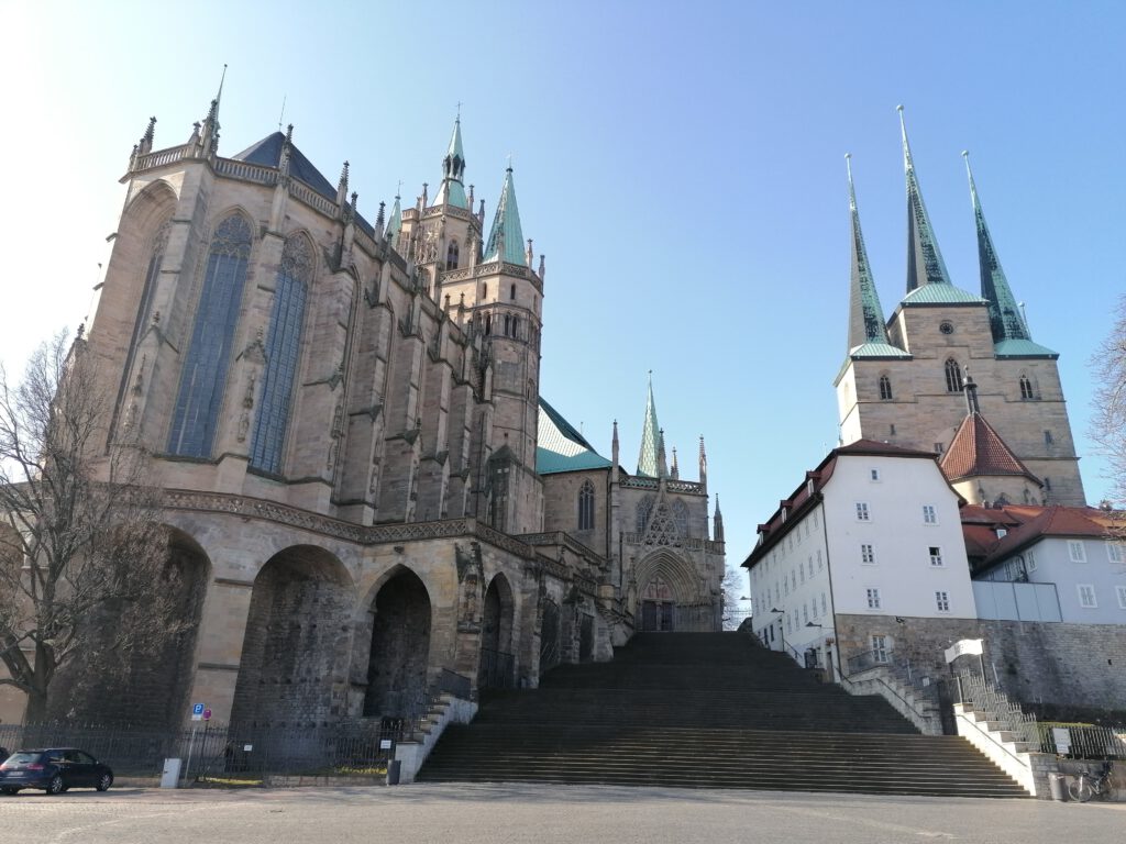 LEBENSZEICHEN: Bischof Severus, vom Volk gewählt, mit Frau und Tochter ...